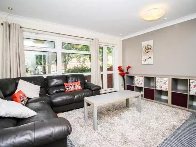 Cheap 2 BA 2 bedroom maisonette for rent in Moss House Close.