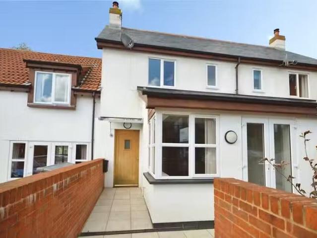 Nice 2 BA 2 bedroom Mid Terrace House to rent, Haymans Orchard.