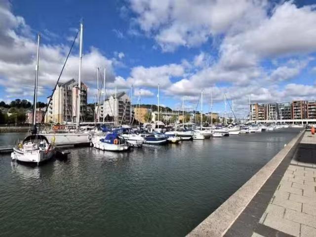 Nice 2 BA 2 bedroom penthouse for rent in Mizzen Court, Portis.