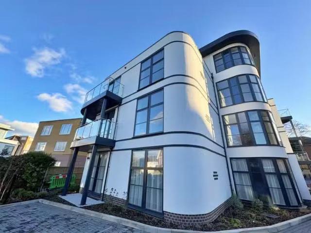 For Rent! 2 BA 2 bedroom penthouse for rent in NEW BUILD Burna.