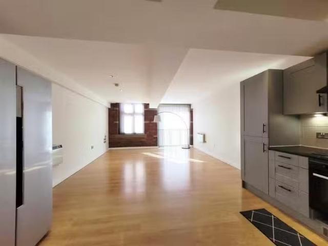Rental! 2 BA 2 bedroom property for rent in Colonial Buildings.
