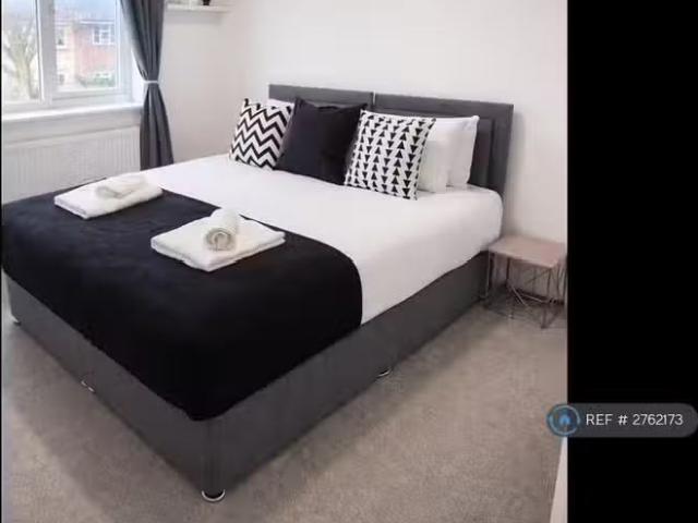 Cheap 2 BA 3 bedroom terraced house for rent in Varley Way, Mi.