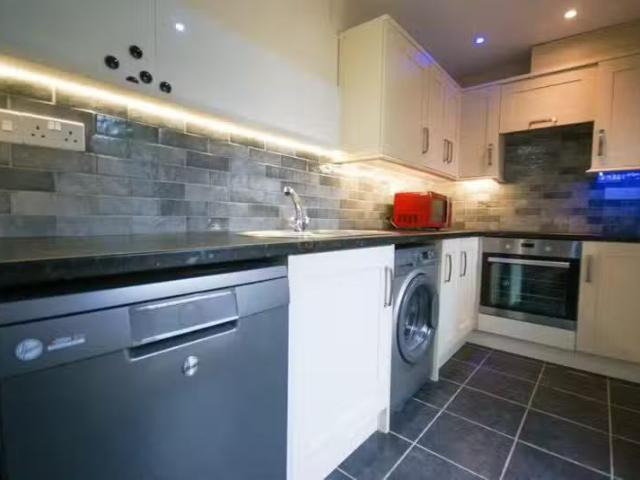 Nice 2 BA 3 bedroom terraced house for rent in Westminster Roa.