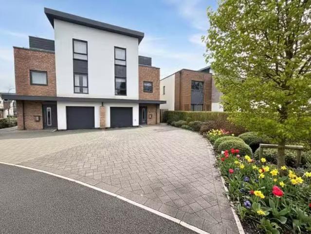 For Rent! 2 BA 3 bedroom terraced house for rent in Exeter, De.