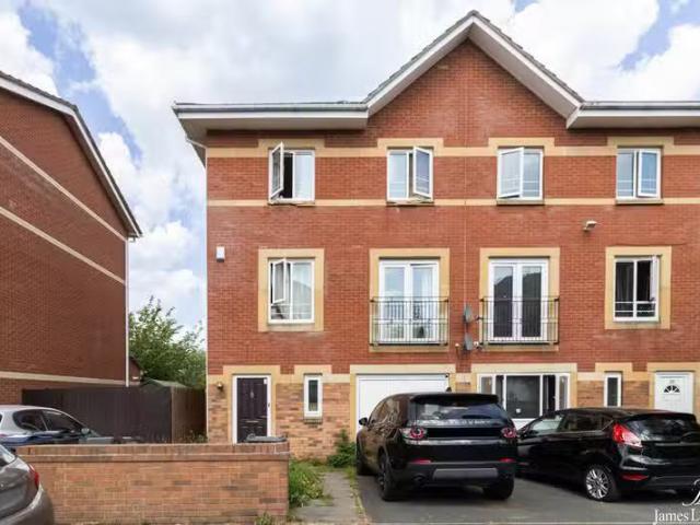 Cheap 2 BA 3 bedroom town house for rent in Navigation Way, Ho.