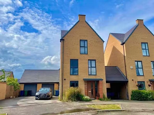 Cheap 2 BA 3 bedroom town house for rent in Partridge Way, Cam.