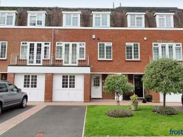 Just in! 2 BA 3 bedroom town house for rent in Portarlington R.