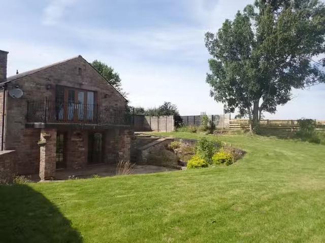 Cozy 2 BA 3 bedroom barn conversion for rent in Low Brow Nelso.