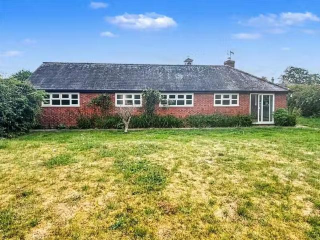Cheap 2 BA 3 bedroom bungalow for rent in The Bungalow, Little.