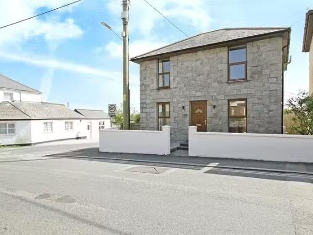 For Rent! 2 BA 3 bedroom Detached House to rent, Fore Street.