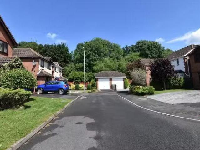 Cheap 2 BA 3 bedroom detached house for rent in Birchwoods, Ba.