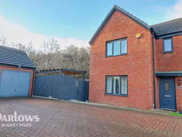 Deal! 2 BA 3 bedroom detached house for rent in Mortimer Avenu.