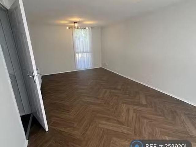 Cheap 2 BA 3 bedroom end of terrace house for rent in Edward B.