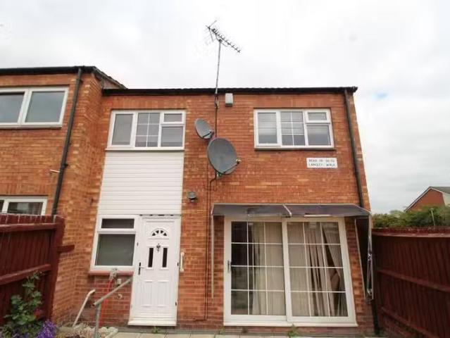 Just in! 2 BA 3 bedroom End Terrace House to rent, Langley Wal.