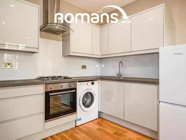 Charming 2 BA 3 bedroom flat for rent in Barley Way, Fleet, Ha.