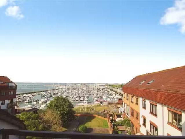 New 2 BA 3 bedroom Flat to rent, Horse Sands Close, Southsea.
