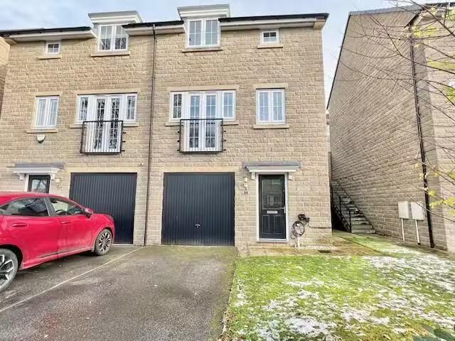 Unique 2 BA 3 bedroom house for rent in Bluebell Drive, Wyke.