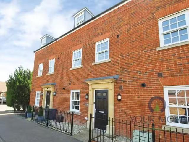 For Rent! 2 BA 3 bedroom Mid Terrace House to rent, Lewis Clos.
