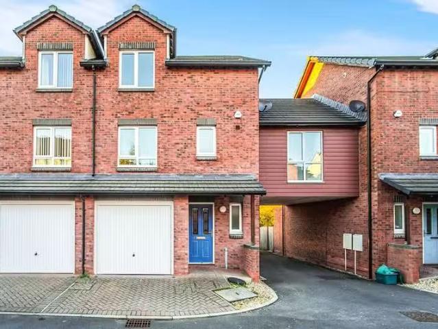 New 2 BA 3 bedroom Mid Terrace House to rent, St. Josephs Gard.