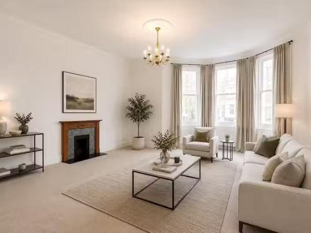 Charming 2 BA 3 bedroom property to let in Ashley Gardens, Thi.