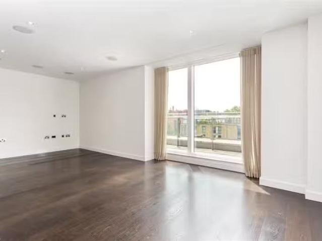 Cheap 2 BA 3 bedroom property to let in Gatliff Road, Chelsea.