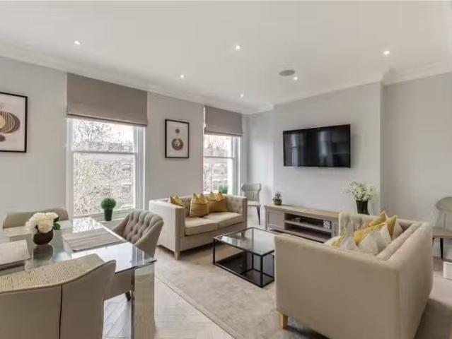Cheap 2 BA 3 bedroom property to let in Hammersmith Grove, Lon.