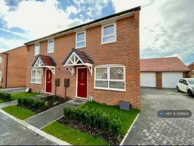 Rental! 2 BA 3 bedroom semi detached house for rent in Cranesb.
