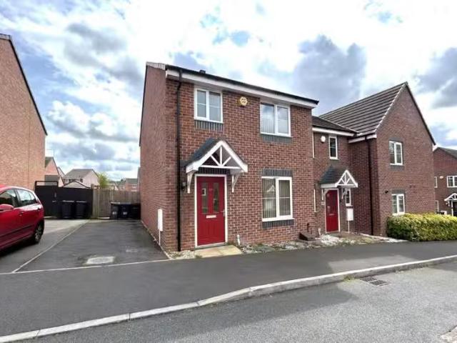Just in! 2 BA 3 bedroom semi detached house for rent in Deer P.