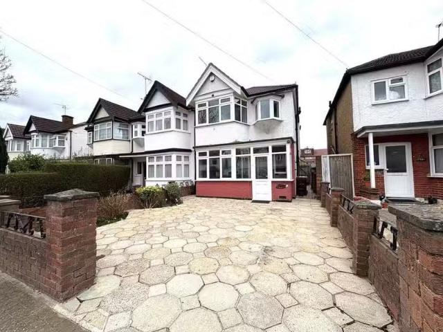 New 2 BA 3 bedroom semi detached house for rent in Exeter Road.