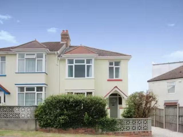 Cozy 2 BA 3 bedroom semi detached house for rent in Highbury R.