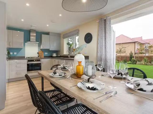 For Rent! 2 BA 3 bedroom semi detached house for rent in Leaf.