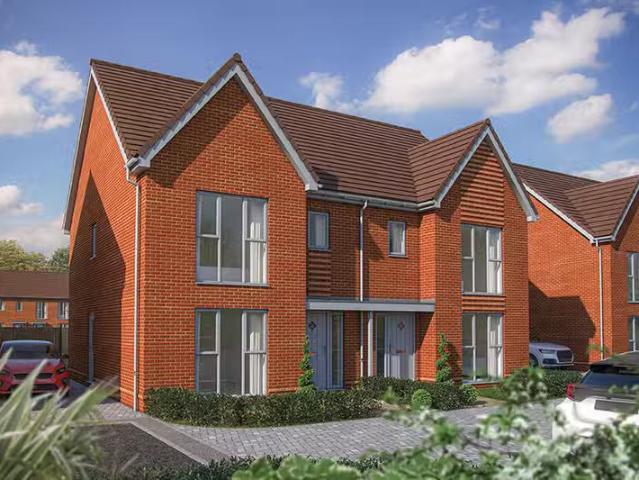 Deal! 2 BA 3 bedroom semi detached house for rent in Leaf Livi.