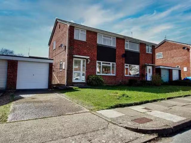 Deal! 2 BA 3 bedroom semi detached house for rent in Parc Y Fr.