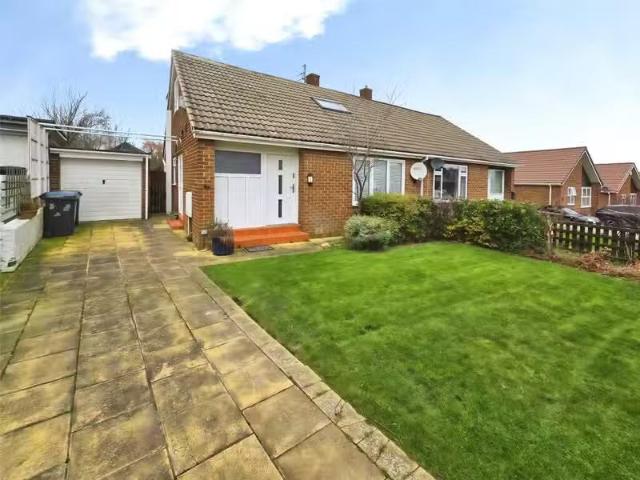 Rental! 2 BA 3 bedroom semi detached house for rent in Pilgrim.