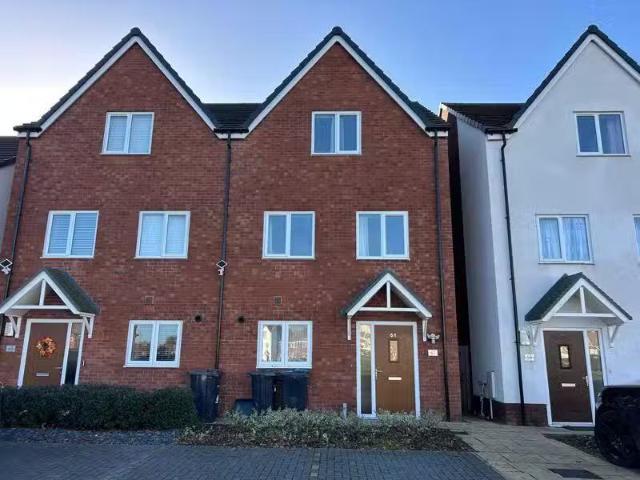 Just in! 2 BA 3 bedroom semi detached house for rent in Stadiu.