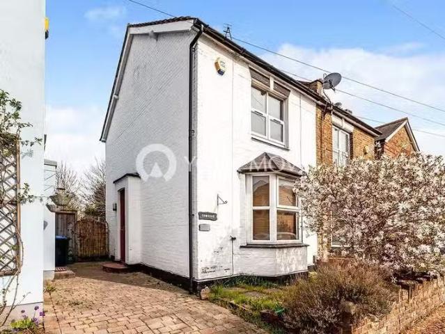 New 2 BA 3 bedroom Semi Detached House to rent, Hummer Road, E.