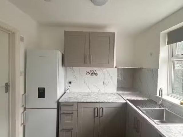 For Rent! 2 BA 4 bedroom terraced house for rent in 23 Princes.