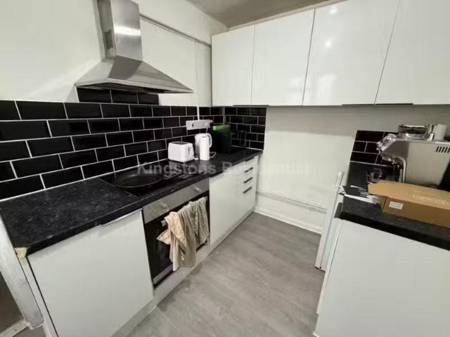 Cozy 2 BA 4 bedroom terraced house for rent in Allensbank Cres.