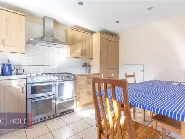 Cheap 2 BA 4 bedroom terraced house for rent in Amis Walk, Hor.