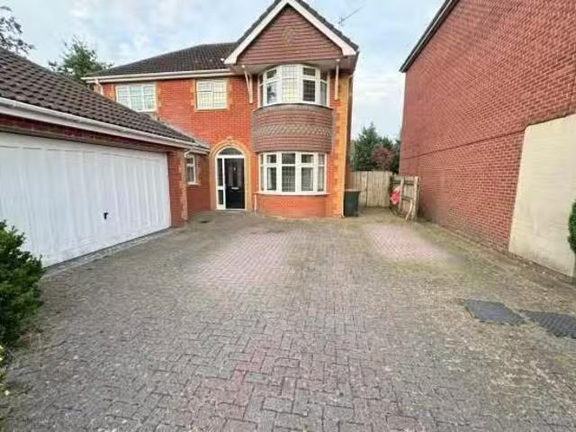 Rental! 2 BA 4 bedroom terraced house for rent in Cambrian Gro.