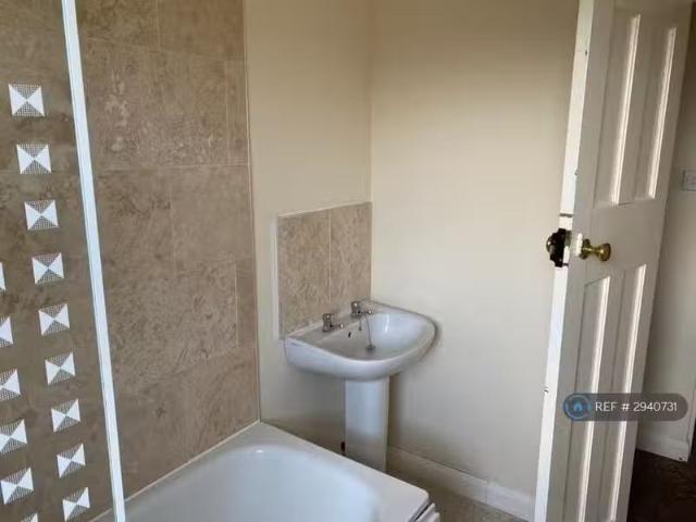 Cheap 2 BA 4 bedroom terraced house for rent in Coldhams Lane.