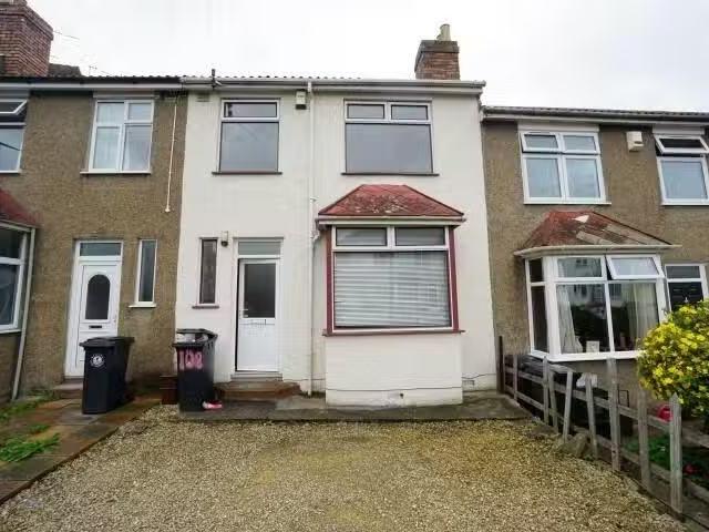 Cheap 2 BA 4 bedroom terraced house for rent in Dovercourt Roa.