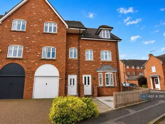 Cheap 2 BA 4 bedroom terraced house for rent in Haydn Jones Dr.