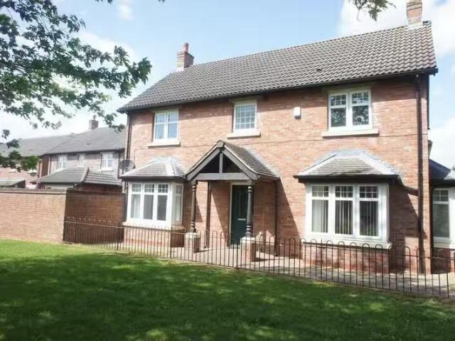 Rental! 2 BA 4 bedroom detached house for rent in Turnstone Dr.