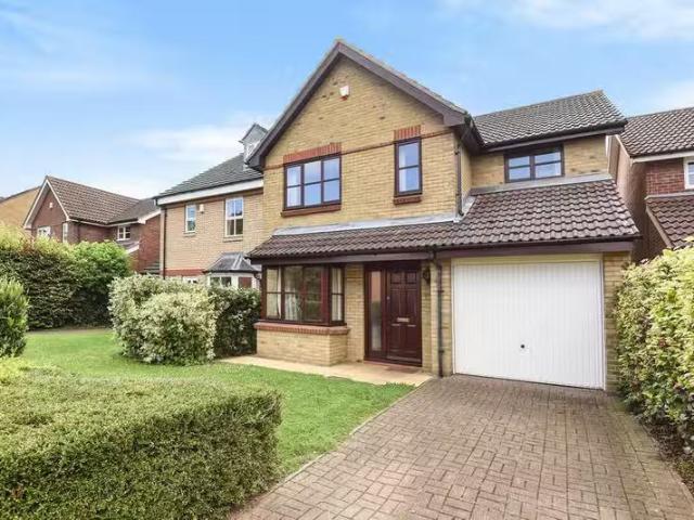 Cheap 2 BA 4 bedroom detached house for rent in Woodhead Drive.