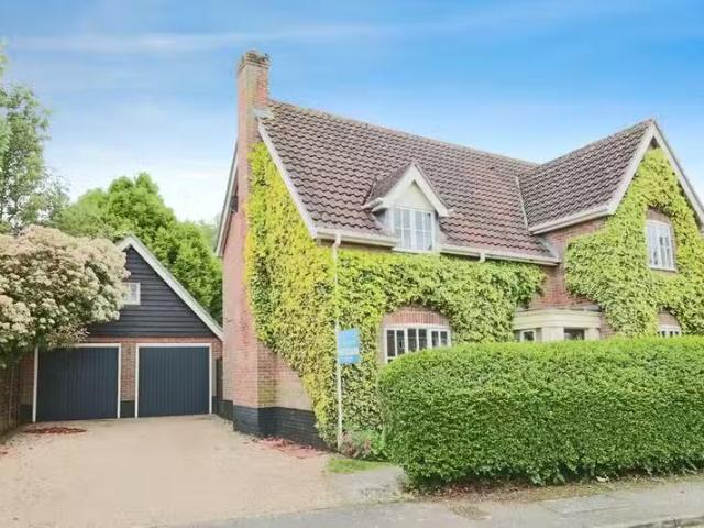 Charming 2 BA 4 bedroom detached house for rent in Bury St Edm.