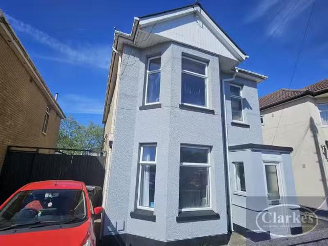 Nice 2 BA 4 bedroom detached house for rent in Columbia Road.