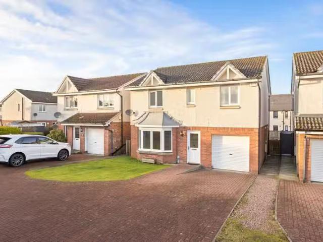 Charming 2 BA 4 bedroom detached house for rent in Harvie Gard.