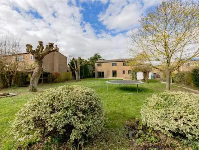 Rental! 2 BA 4 bedroom detached house for rent in High Street.