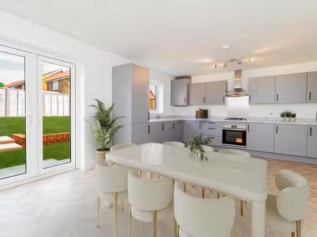 Unique 2 BA 4 bedroom detached house for rent in Leaf Living a.